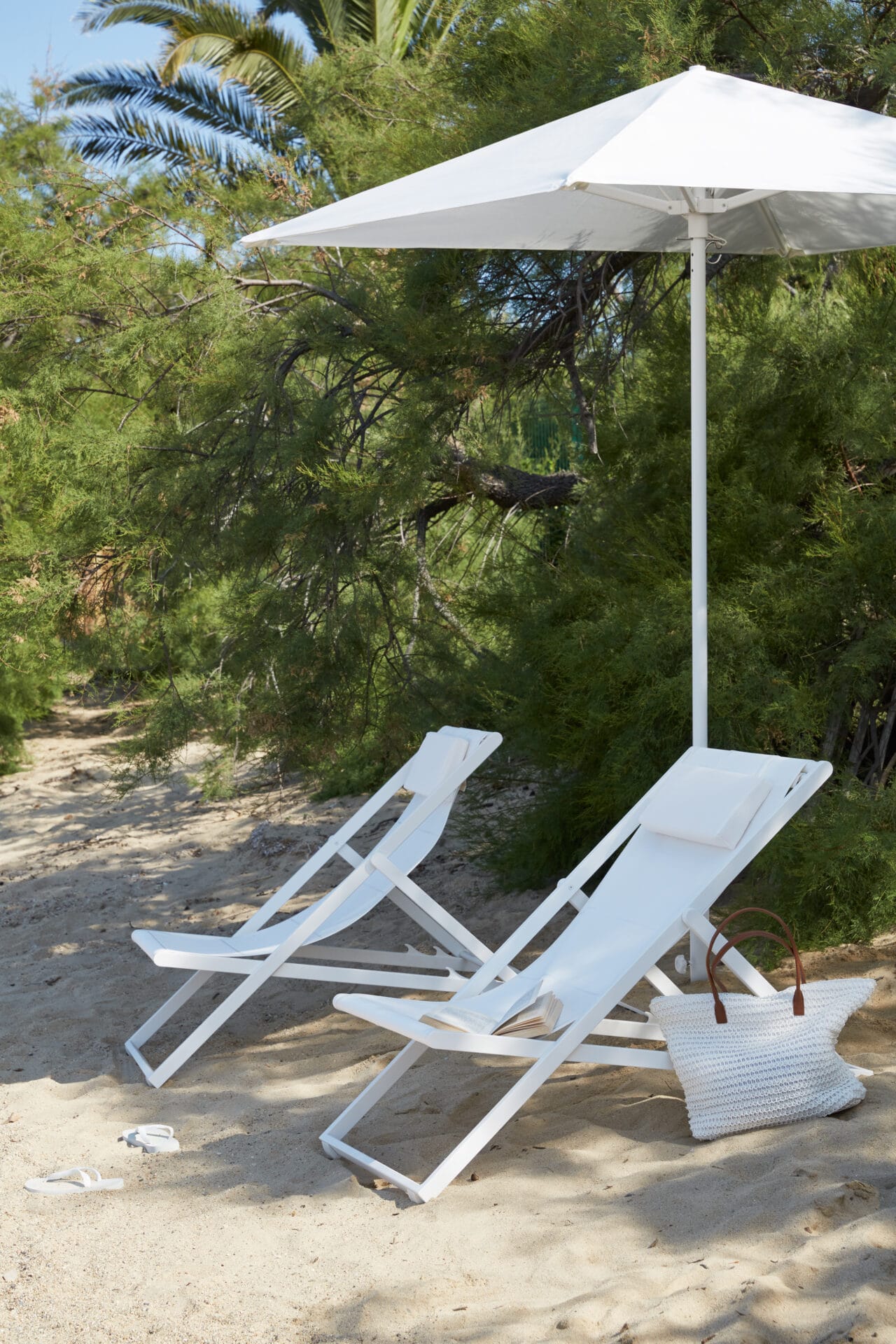 Alexa Folding Beach Chair - Akula Living