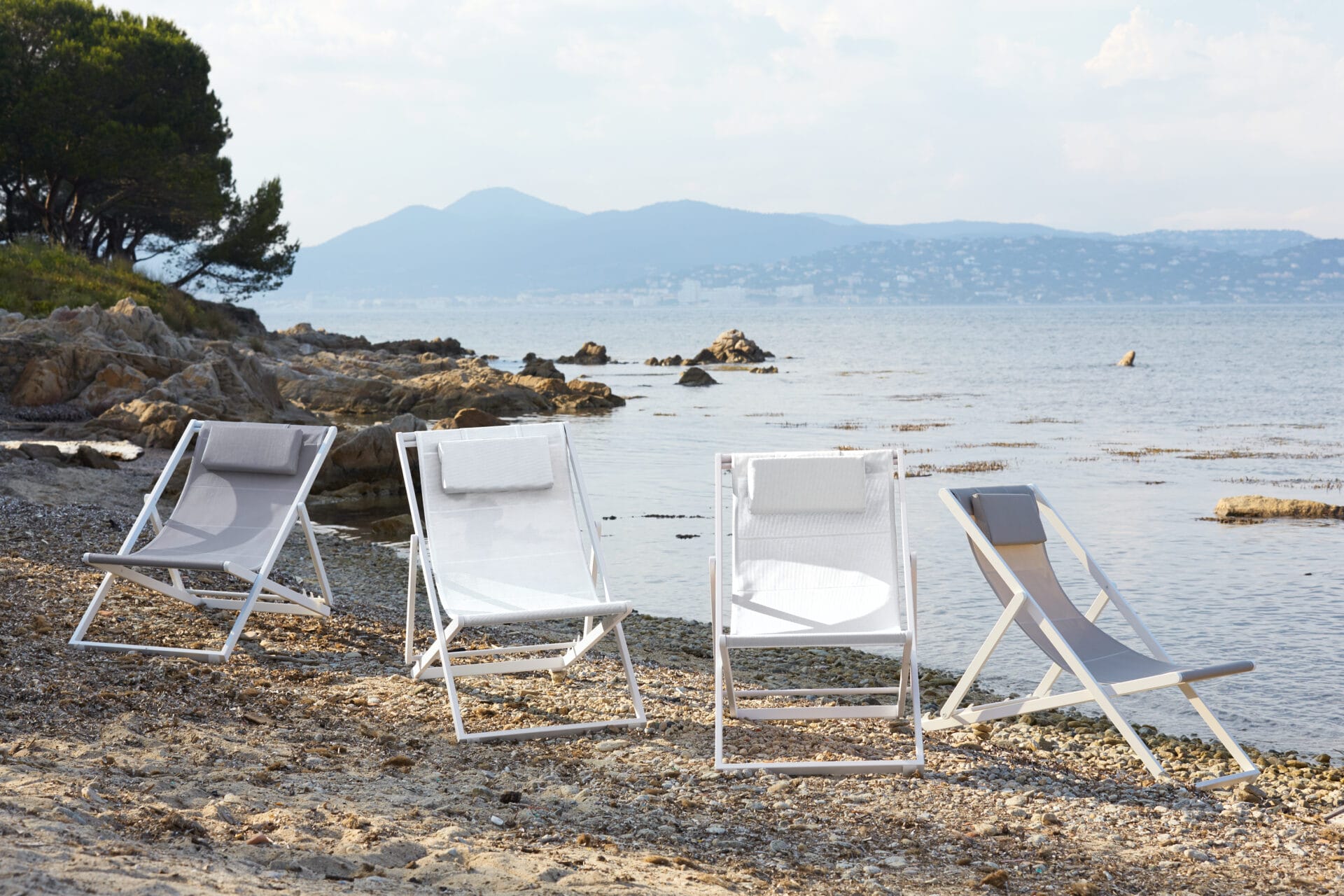 Alexa Folding Beach Chair - Akula Living