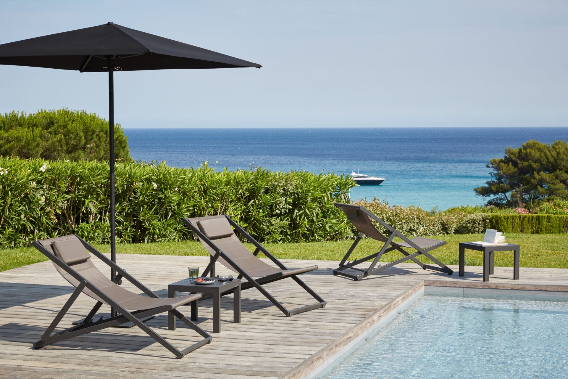 Alexa Folding Beach Chair - Akula Living